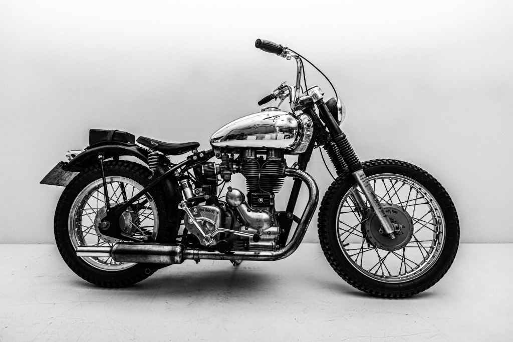 Bullet Chrome | Minimal Studio